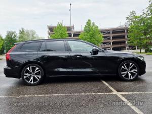 Melns Volvo V60 2019 Tallina, ar dzinēja tilpumu 2.00 L un nobraukumu 195 tūkst. km par 18900 €, foto  vietnē AUTOMOTO.COM.LV