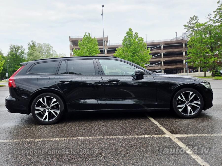 Melns Volvo V60 2019 Tallina, ar dzinēja tilpumu 2.00 L un nobraukumu 195 tūkst. km par 18900 €, foto 1 vietnē AUTOMOTO.COM.LV