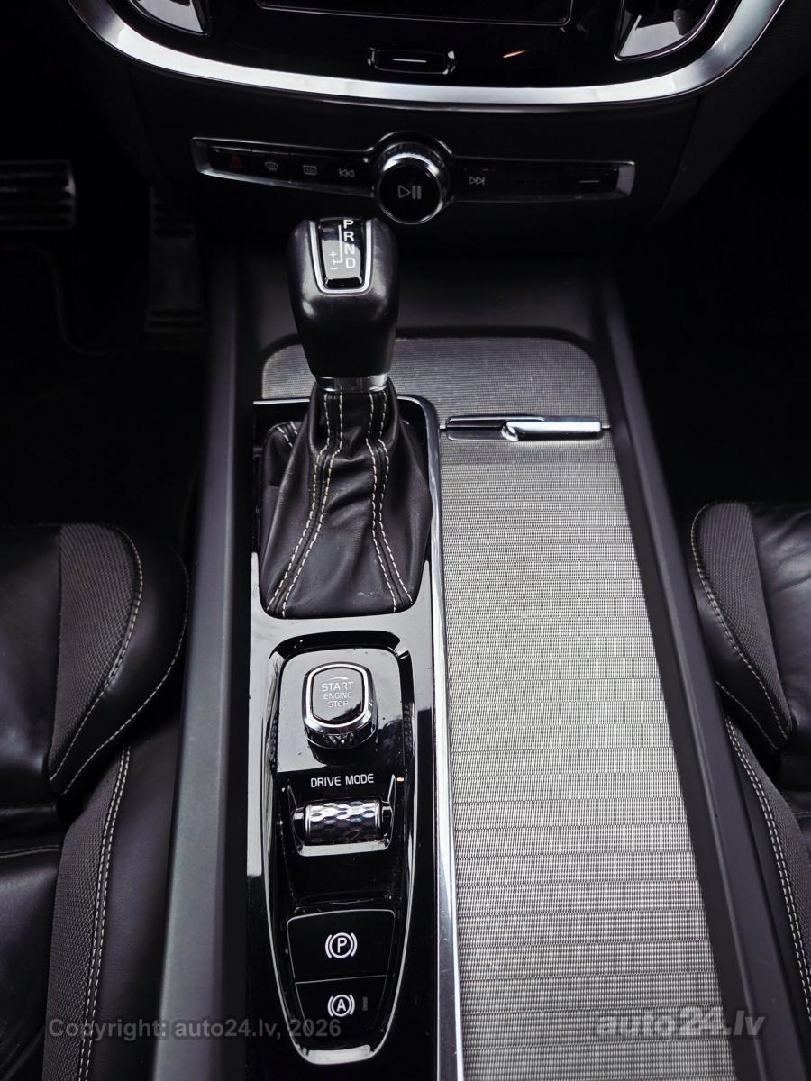 Melns Volvo V60 2019 Tallina, ar dzinēja tilpumu 2.00 L un nobraukumu 195 tūkst. km par 18900 €, foto 13 vietnē AUTOMOTO.COM.LV
