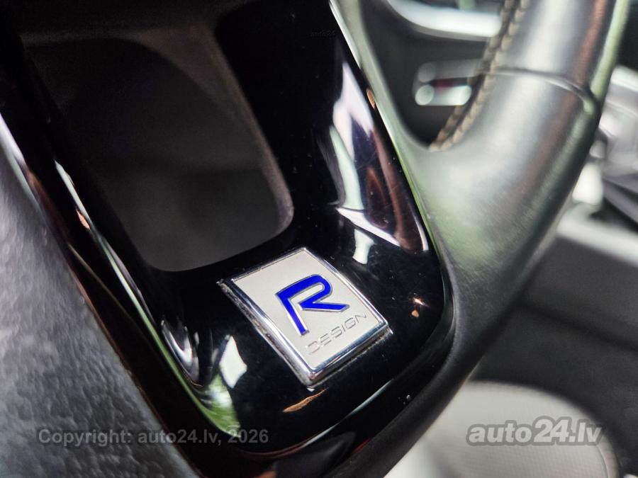 Melns Volvo V60 2019 Tallina, ar dzinēja tilpumu 2.00 L un nobraukumu 195 tūkst. km par 18900 €, foto 14 vietnē AUTOMOTO.COM.LV