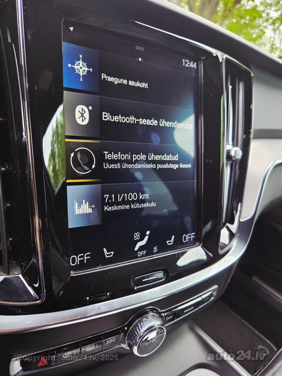 Melns Volvo V60 2019 Tallina, ar dzinēja tilpumu 2.00 L un nobraukumu 195 tūkst. km par 18900 €, foto 15 vietnē AUTOMOTO.COM.LV