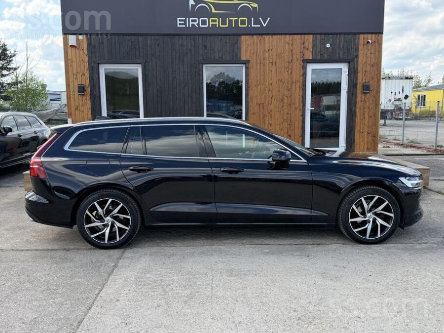 Black Volvo V60 2019 in Riga, with an engine capacity of 2.00 L and mileage of 145 thousand km for 16500 €, photo 7 on AUTOMOTO.COM.LV