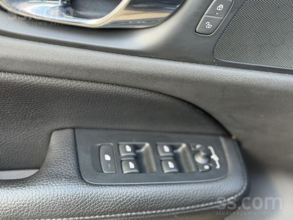 Black Volvo V60 2019 in Riga, with an engine capacity of 2.00 L and mileage of 145 thousand km for 16500 €, photo 9 on AUTOMOTO.COM.LV