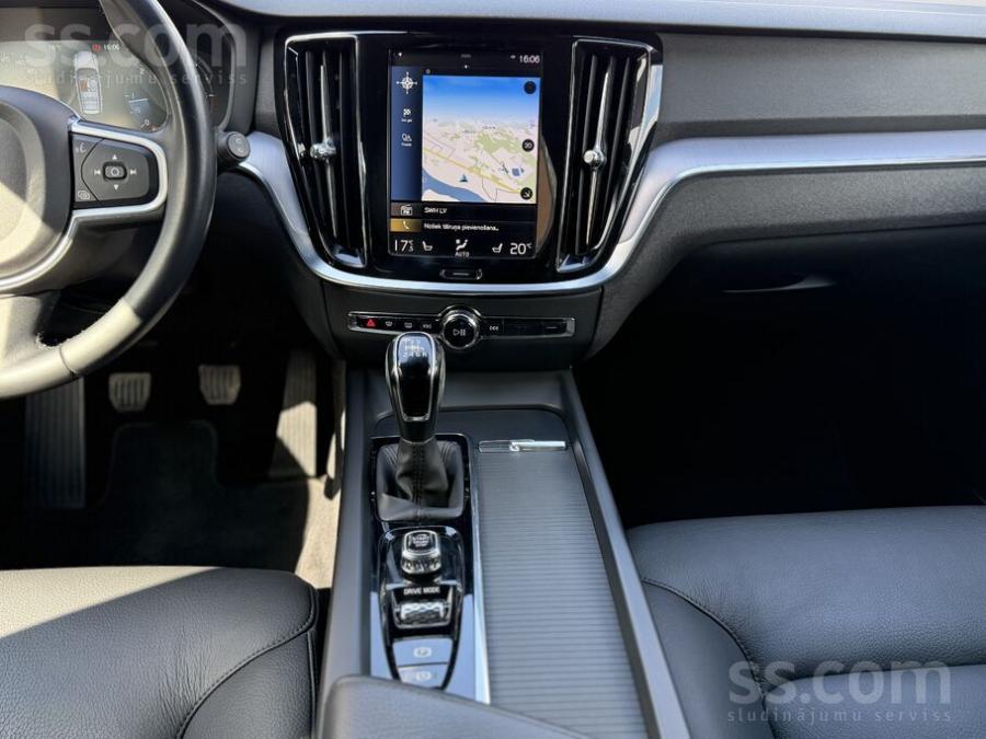 Black Volvo V60 2019 in Riga, with an engine capacity of 2.00 L and mileage of 145 thousand km for 16500 €, photo 12 on AUTOMOTO.COM.LV
