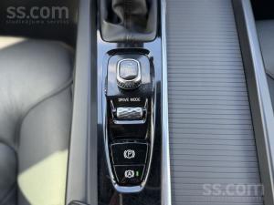 Black Volvo V60 2019 in Riga, with an engine capacity of 2.00 L and mileage of 145 thousand km for 16500 €, photo 16 on AUTOMOTO.COM.LV