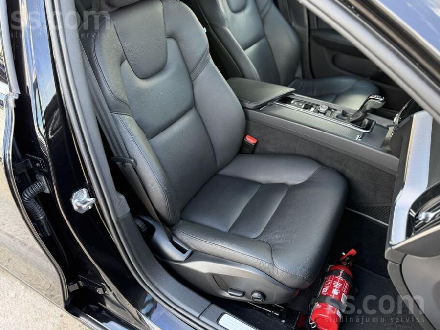 Black Volvo V60 2019 in Riga, with an engine capacity of 2.00 L and mileage of 145 thousand km for 16500 €, photo 21 on AUTOMOTO.COM.LV