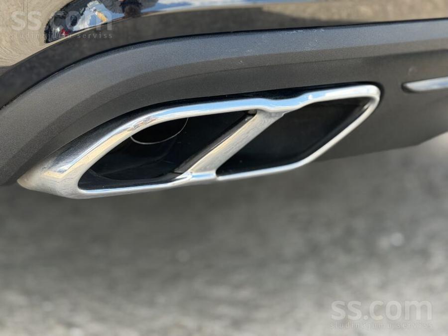 Black Volvo V60 2019 in Riga, with an engine capacity of 2.00 L and mileage of 145 thousand km for 16500 €, photo 26 on AUTOMOTO.COM.LV