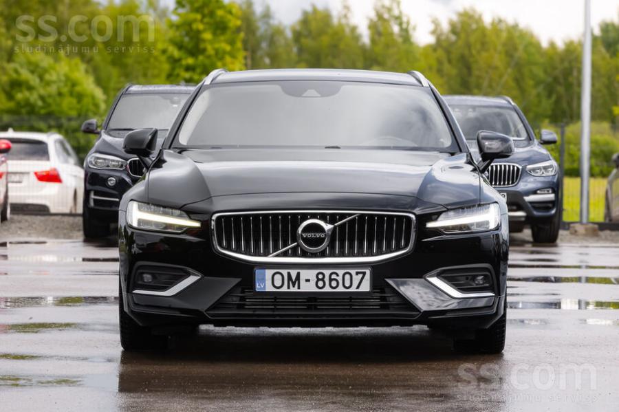 Melns Volvo V60 2019 Jelgava, ar dzinēja tilpumu 2.00 L un nobraukumu 243 tūkst. km par 14999 €, foto 1 vietnē AUTOMOTO.COM.LV