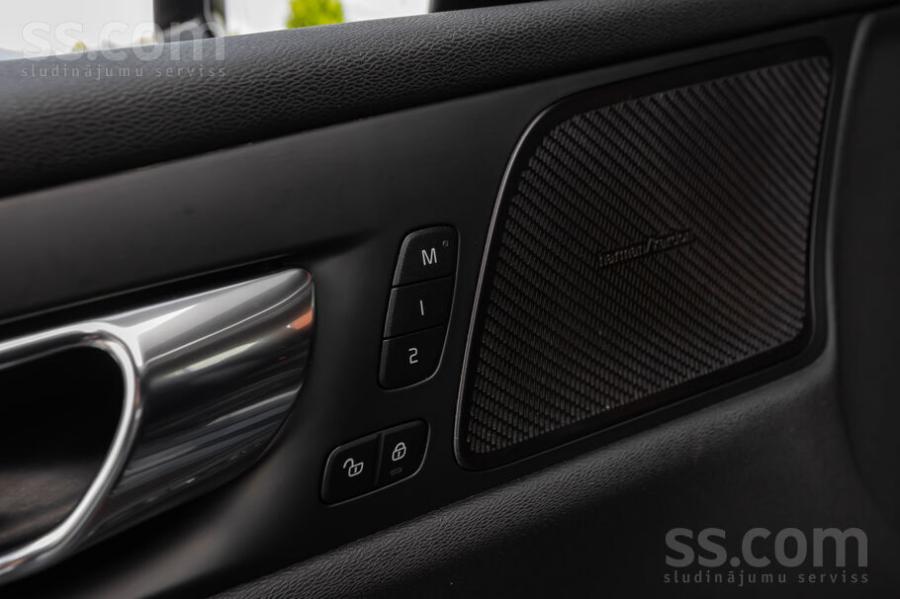 Melns Volvo V60 2019 Jelgava, ar dzinēja tilpumu 2.00 L un nobraukumu 243 tūkst. km par 14999 €, foto 10 vietnē AUTOMOTO.COM.LV