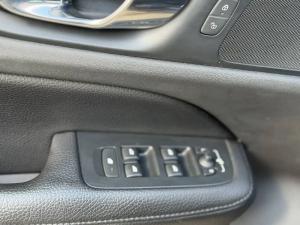 Melns Volvo V60 2019 Rīga, ar dzinēja tilpumu 2.00 L un nobraukumu 145 tūkst. km par 16500 €, foto 10 vietnē AUTOMOTO.COM.LV