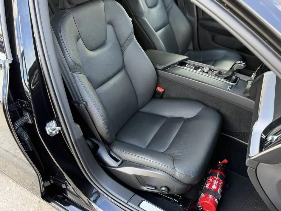 Melns Volvo V60 2019 Rīga, ar dzinēja tilpumu 2.00 L un nobraukumu 145 tūkst. km par 16500 €, foto 22 vietnē AUTOMOTO.COM.LV
