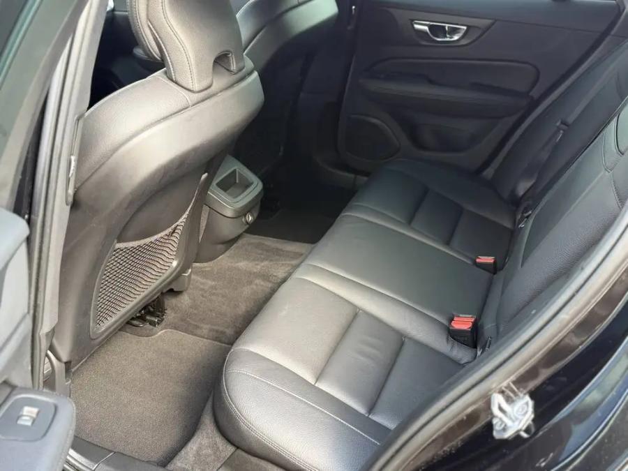 Melns Volvo V60 2019 Rīga, ar dzinēja tilpumu 2.00 L un nobraukumu 145 tūkst. km par 16500 €, foto 25 vietnē AUTOMOTO.COM.LV
