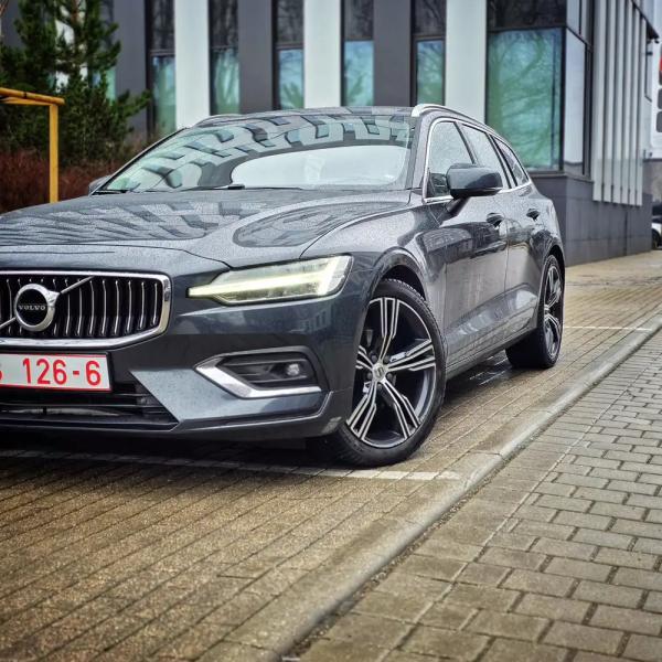 Melns Volvo V60 2019 Rīga, ar dzinēja tilpumu 2.00 L un nobraukumu 251 tūkst. km par 13695 €, foto 2 vietnē AUTOMOTO.COM.LV