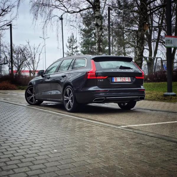 Melns Volvo V60 2019 Rīga, ar dzinēja tilpumu 2.00 L un nobraukumu 251 tūkst. km par 13695 €, foto 6 vietnē AUTOMOTO.COM.LV