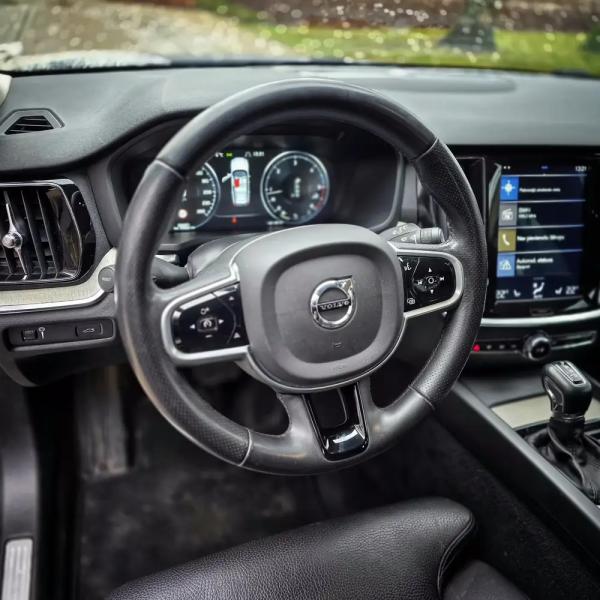 Melns Volvo V60 2019 Rīga, ar dzinēja tilpumu 2.00 L un nobraukumu 251 tūkst. km par 13695 €, foto 8 vietnē AUTOMOTO.COM.LV