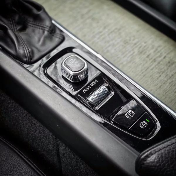 Melns Volvo V60 2019 Rīga, ar dzinēja tilpumu 2.00 L un nobraukumu 251 tūkst. km par 13695 €, foto 9 vietnē AUTOMOTO.COM.LV