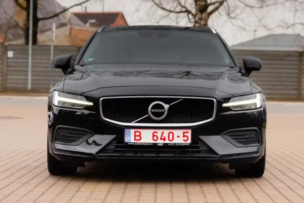 Black Volvo V60 2019 in Jelgava, with an engine capacity of 2.00 L and mileage of 182 thousand km for 14000 €, photo 3 on AUTOMOTO.COM.LV