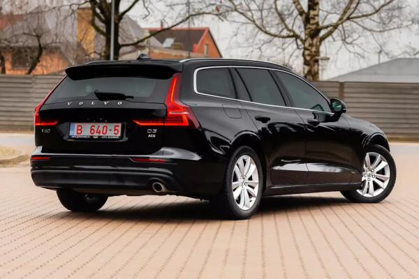 Black Volvo V60 2019 in Jelgava, with an engine capacity of 2.00 L and mileage of 182 thousand km for 14000 €, photo 6 on AUTOMOTO.COM.LV