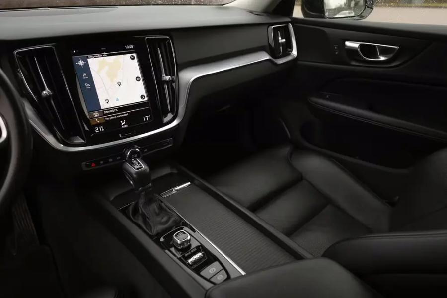 Melns Volvo V60 2019 Jelgava, ar dzinēja tilpumu 2.00 L un nobraukumu 182 tūkst. km par 14000 €, foto 10 vietnē AUTOMOTO.COM.LV