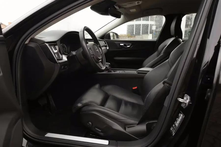 Melns Volvo V60 2019 Jelgava, ar dzinēja tilpumu 2.00 L un nobraukumu 182 tūkst. km par 14000 €, foto 12 vietnē AUTOMOTO.COM.LV