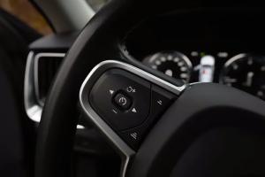 Melns Volvo V60 2019 Jelgava, ar dzinēja tilpumu 2.00 L un nobraukumu 182 tūkst. km par 14000 €, foto 14 vietnē AUTOMOTO.COM.LV
