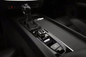Melns Volvo V60 2019 Jelgava, ar dzinēja tilpumu 2.00 L un nobraukumu 182 tūkst. km par 14000 €, foto 15 vietnē AUTOMOTO.COM.LV