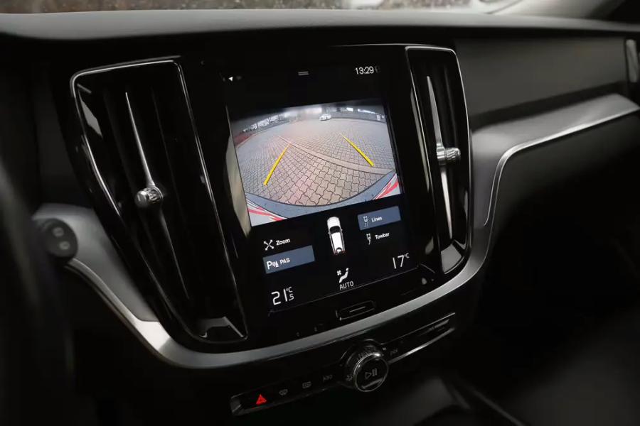 Melns Volvo V60 2019 Jelgava, ar dzinēja tilpumu 2.00 L un nobraukumu 182 tūkst. km par 14000 €, foto 17 vietnē AUTOMOTO.COM.LV