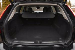 Melns Volvo V60 2019 Jelgava, ar dzinēja tilpumu 2.00 L un nobraukumu 182 tūkst. km par 14000 €, foto 20 vietnē AUTOMOTO.COM.LV