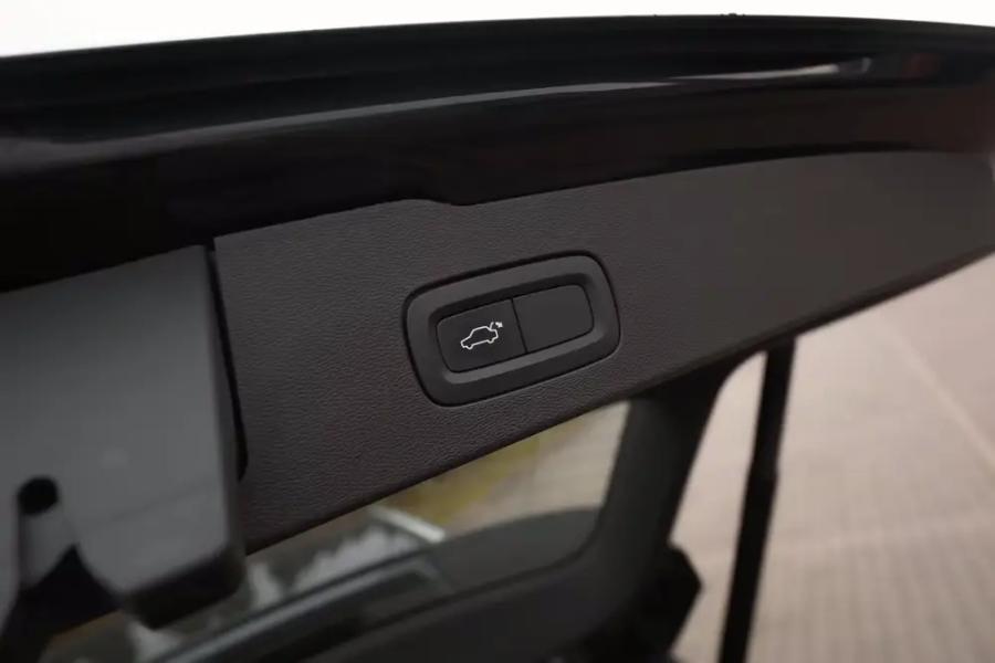 Melns Volvo V60 2019 Jelgava, ar dzinēja tilpumu 2.00 L un nobraukumu 182 tūkst. km par 14000 €, foto 21 vietnē AUTOMOTO.COM.LV
