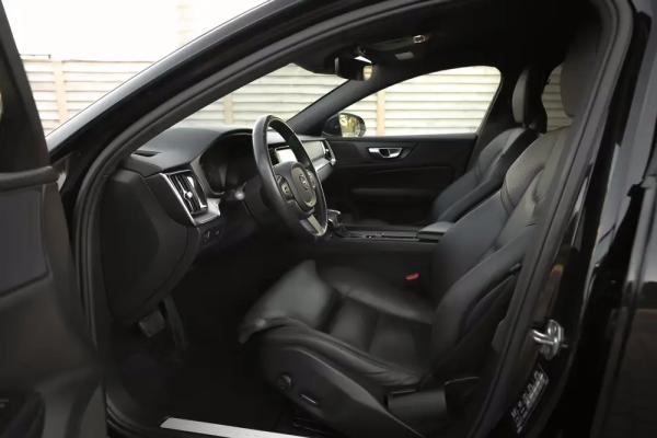 Melns Volvo V60 2019 Jelgava, ar dzinēja tilpumu 2.00 L un nobraukumu 217 tūkst. km par 13500 €, foto 10 vietnē AUTOMOTO.COM.LV