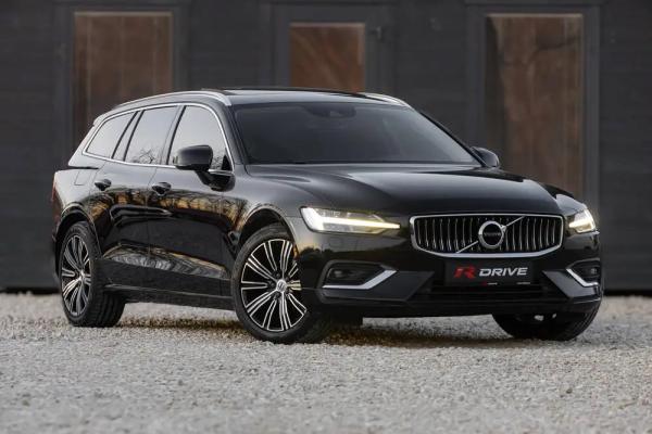 Melns Volvo V60 2019 Jelgava, ar dzinēja tilpumu 2.00 L un nobraukumu 264 tūkst. km par 14500 €, foto 1 vietnē AUTOMOTO.COM.LV