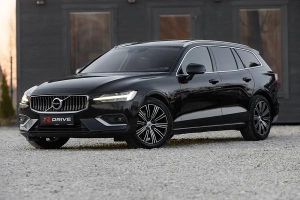 Melns Volvo V60 2019 Jelgava, ar dzinēja tilpumu 2.00 L un nobraukumu 264 tūkst. km par 14500 €, foto 3 vietnē AUTOMOTO.COM.LV