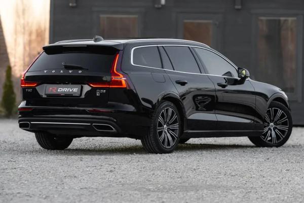 Melns Volvo V60 2019 Jelgava, ar dzinēja tilpumu 2.00 L un nobraukumu 264 tūkst. km par 14500 €, foto 4 vietnē AUTOMOTO.COM.LV
