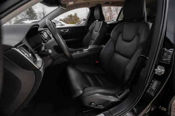 Melns Volvo V60 2019 Jelgava, ar dzinēja tilpumu 2.00 L un nobraukumu 264 tūkst. km par 14500 €, foto 8 vietnē AUTOMOTO.COM.LV