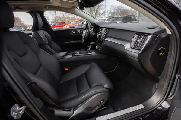 Melns Volvo V60 2019 Jelgava, ar dzinēja tilpumu 2.00 L un nobraukumu 264 tūkst. km par 14500 €, foto 10 vietnē AUTOMOTO.COM.LV
