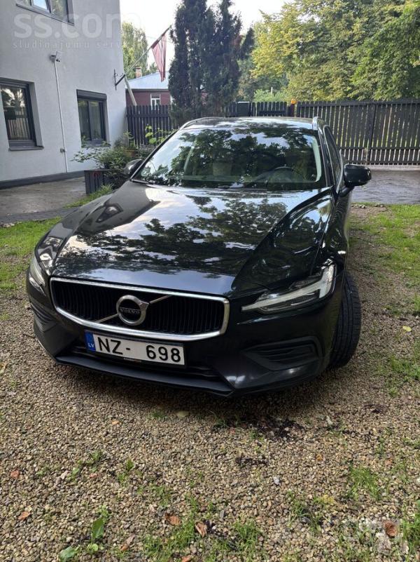 Melns Volvo V60 2019 Rīga, ar dzinēja tilpumu 2.00 L un nobraukumu 253 tūkst. km par 11700 €, foto  vietnē AUTOMOTO.COM.LV