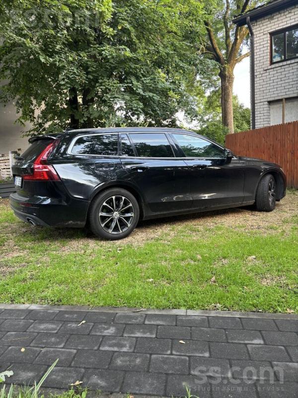 Melns Volvo V60 2019 Rīga, ar dzinēja tilpumu 2.00 L un nobraukumu 253 tūkst. km par 11700 €, foto 3 vietnē AUTOMOTO.COM.LV