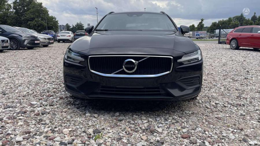 Black Volvo V60 2019 in Kaunas, with an engine capacity of 1.97 L and mileage of 200 thousand km for 12900 €, photo 3 on AUTOMOTO.COM.LV