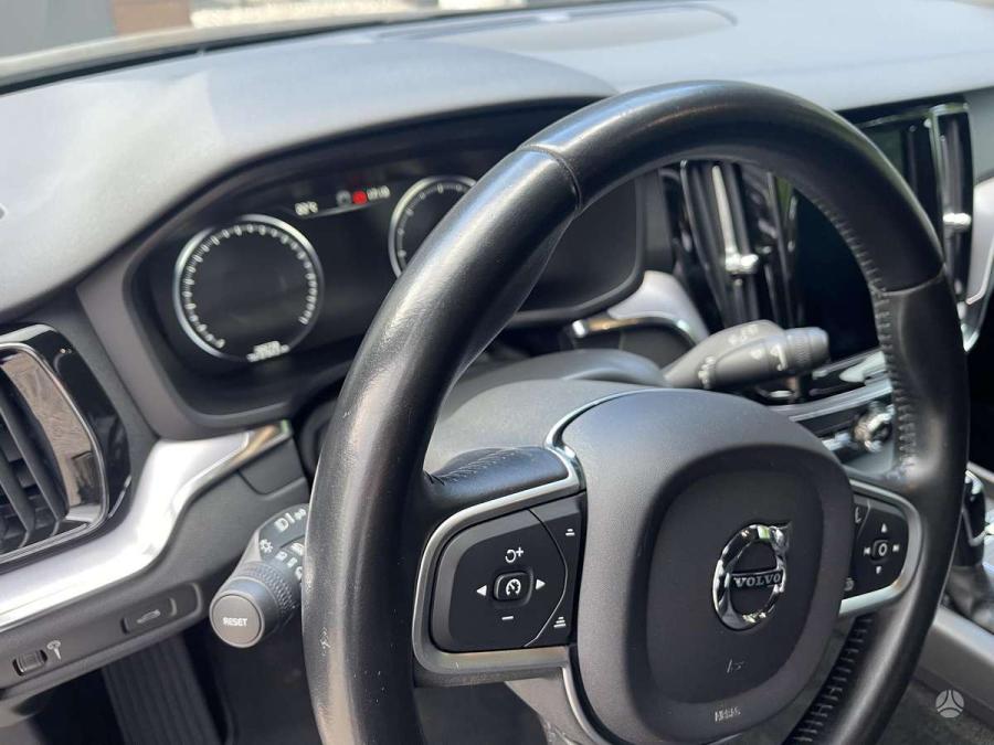 Black Volvo V60 2019 in Kaunas, with an engine capacity of 1.97 L and mileage of 200 thousand km for 12900 €, photo 11 on AUTOMOTO.COM.LV