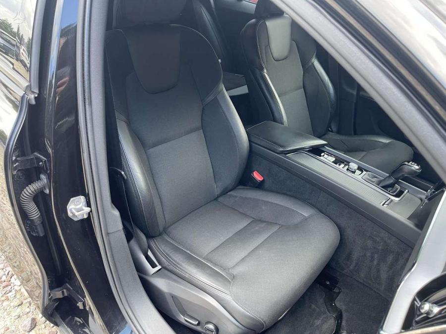 Black Volvo V60 2019 in Kaunas, with an engine capacity of 1.97 L and mileage of 200 thousand km for 12900 €, photo 13 on AUTOMOTO.COM.LV