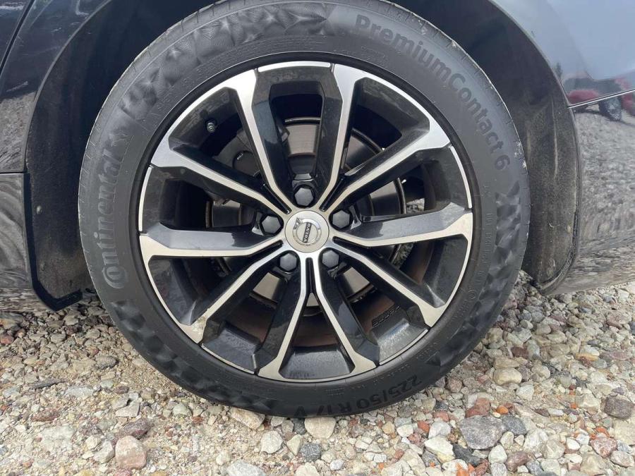 Black Volvo V60 2019 in Kaunas, with an engine capacity of 1.97 L and mileage of 200 thousand km for 12900 €, photo 18 on AUTOMOTO.COM.LV