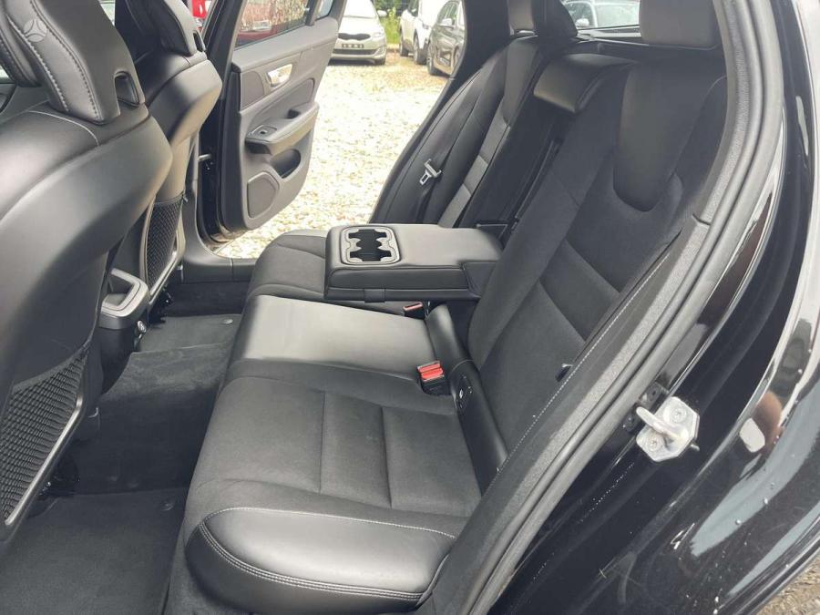 Black Volvo V60 2019 in Kaunas, with an engine capacity of 1.97 L and mileage of 200 thousand km for 12900 €, photo 22 on AUTOMOTO.COM.LV