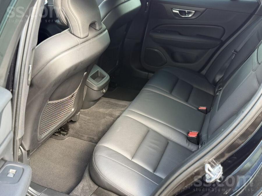 Black Volvo V60 2019 in Riga, with an engine capacity of 2.00 L and mileage of 145 thousand km for 16250 €, photo 18 on AUTOMOTO.COM.LV