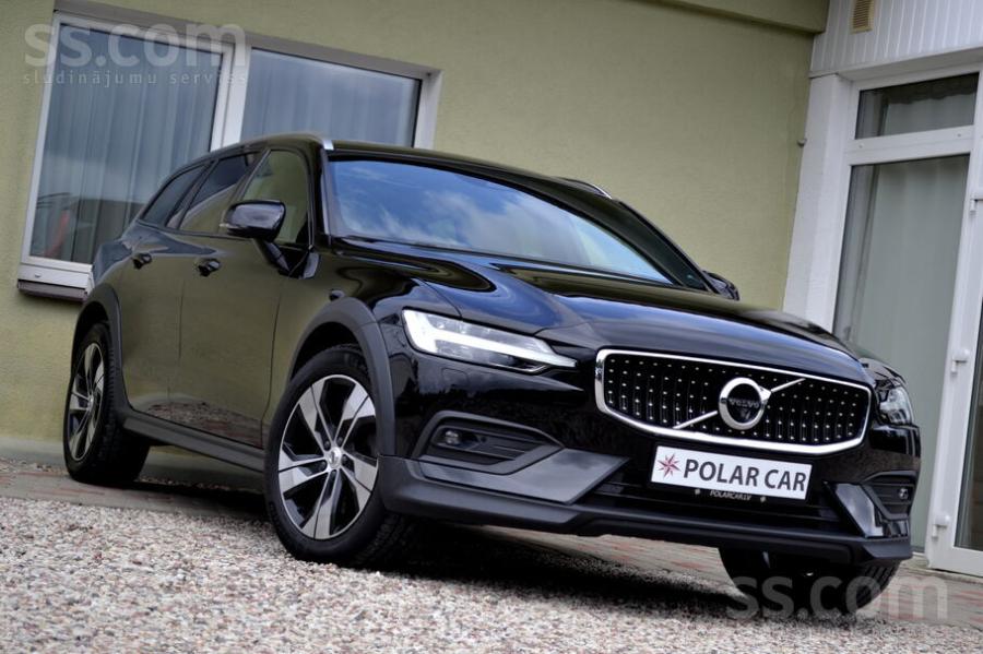 Black Volvo V60 2019 in Tukums, with an engine capacity of 2.00 L and mileage of 285 thousand km for 19990 €, photo 3 on AUTOMOTO.COM.LV