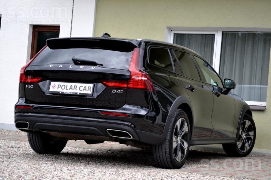 Black Volvo V60 2019 in Tukums, with an engine capacity of 2.00 L and mileage of 285 thousand km for 19990 €, photo 4 on AUTOMOTO.COM.LV