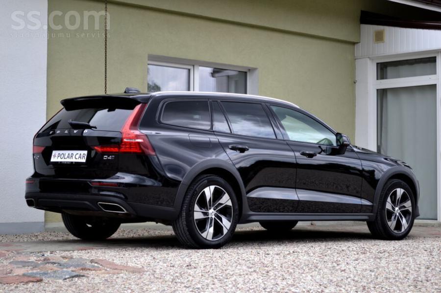 Black Volvo V60 2019 in Tukums, with an engine capacity of 2.00 L and mileage of 285 thousand km for 19990 €, photo 9 on AUTOMOTO.COM.LV