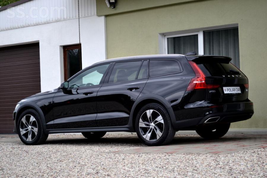 Black Volvo V60 2019 in Tukums, with an engine capacity of 2.00 L and mileage of 285 thousand km for 19990 €, photo 10 on AUTOMOTO.COM.LV