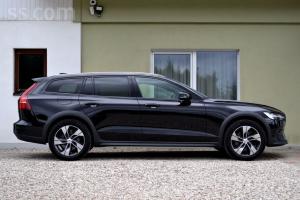 Black Volvo V60 2019 in Tukums, with an engine capacity of 2.00 L and mileage of 285 thousand km for 19990 €, photo 12 on AUTOMOTO.COM.LV