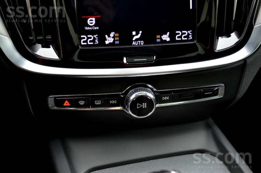 Black Volvo V60 2019 in Tukums, with an engine capacity of 2.00 L and mileage of 285 thousand km for 19990 €, photo 23 on AUTOMOTO.COM.LV