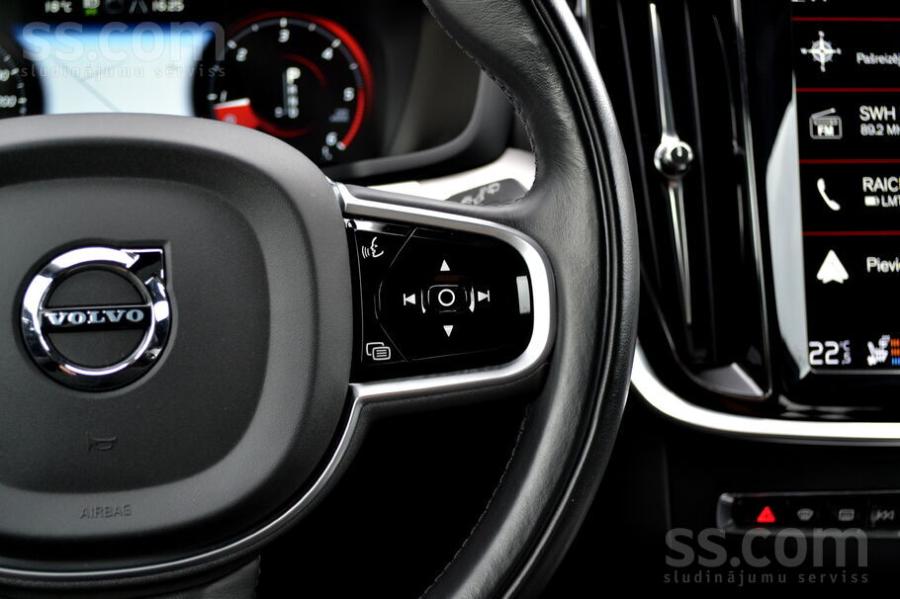 Black Volvo V60 2019 in Tukums, with an engine capacity of 2.00 L and mileage of 285 thousand km for 19990 €, photo 25 on AUTOMOTO.COM.LV